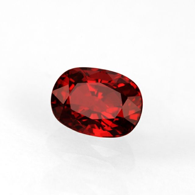 em9046 レッドスピネル オーバルカット 2.38ct(中央宝石研究所宝石ソーティング付) | ユアエメラルド